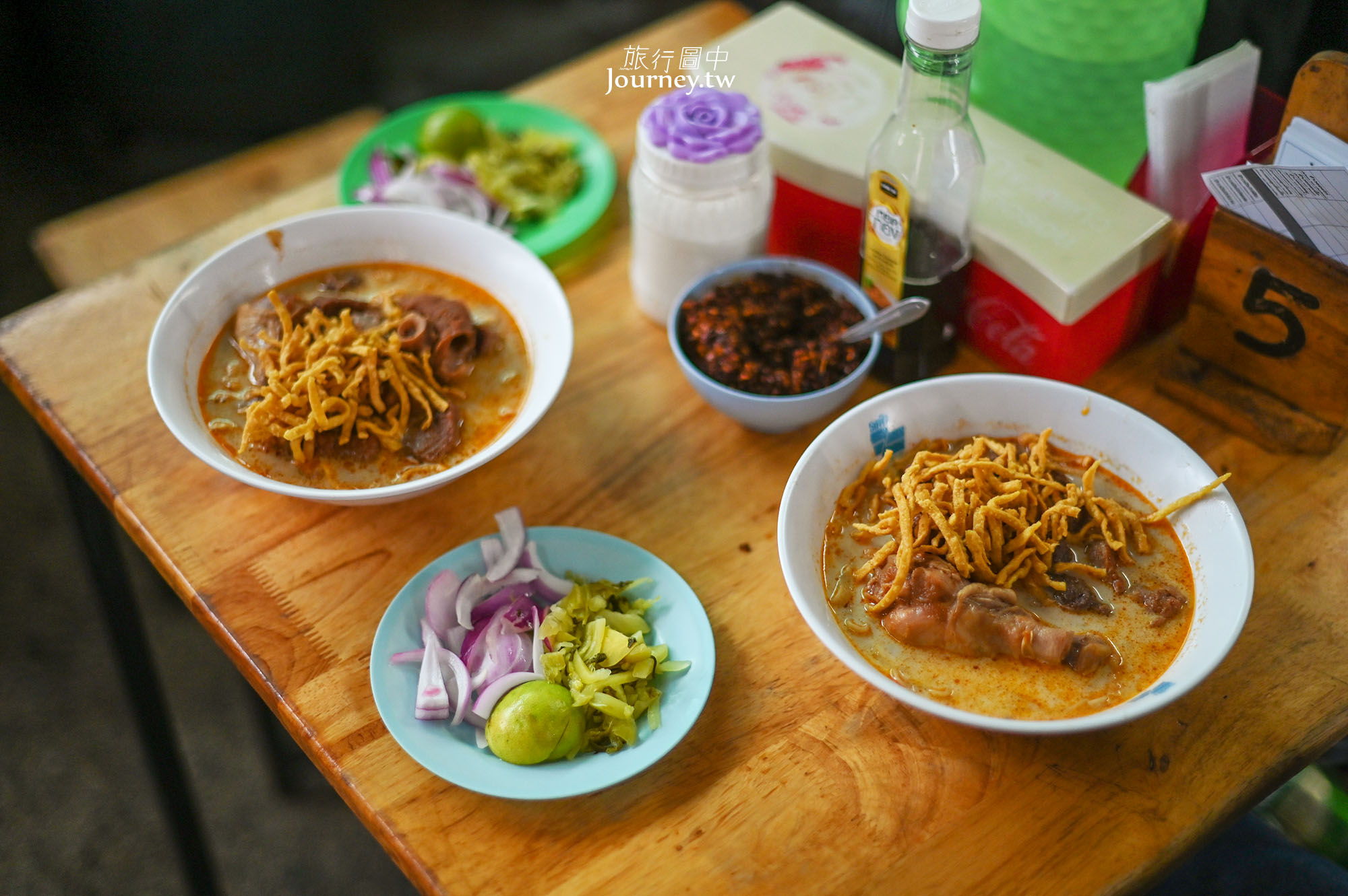 清邁美食｜Khao Soi Lung Prakit Kad Kom・米其林、Netflix都推薦的在地咖哩麵！ - 許傑,旅行圖中