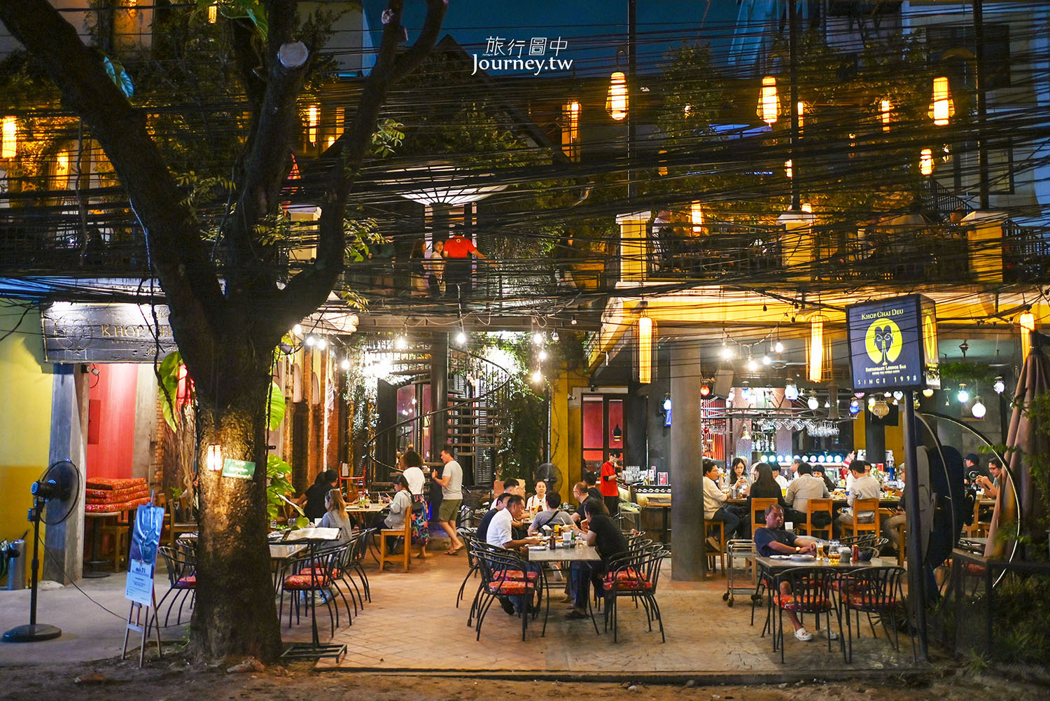 永珍美食｜Khop Chai Deu・最道地的寮式美味！沉浸式體驗永珍夜生活 - 許傑,旅行圖中